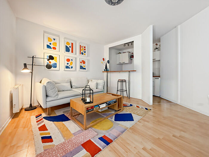 Appartement à vendre - Quartiers Centre, Colombier - 2 pièces - 1 chambre
