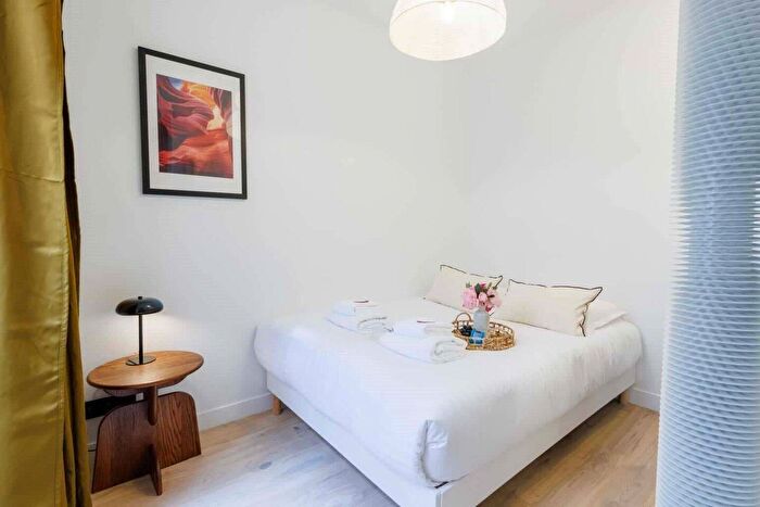 Clichy-Trinité, Paris ème arrondissement : Appartement 3 pièces à louer