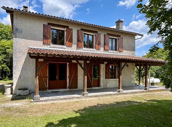 Maison à vendre - Aubeterre-sur-Dronne - 7 pièces - 5 chambres