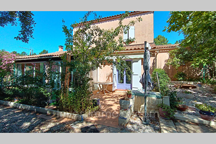 Maison 6 pièces à vendre à Sainte-Anastasie-sur-Issole