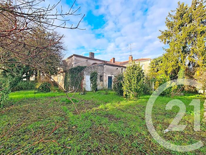 Nalliers : Maison 9 pièces à vendre