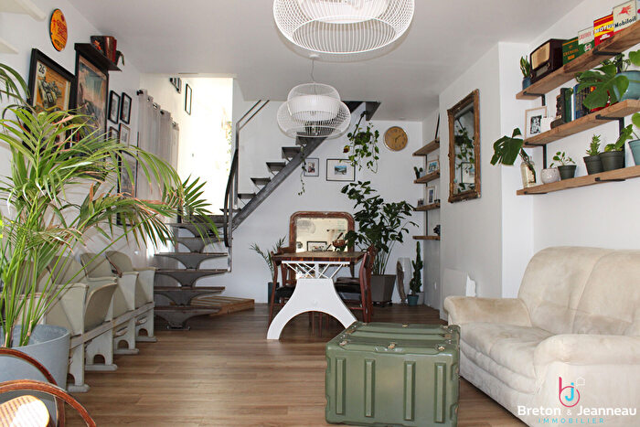 Maison 4 pièces à Saint-Denis-de-Gastines, à vendre