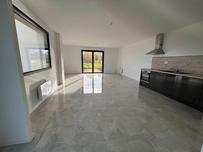 Maison à louer - Mazerolles - 5 pièces - 4 chambres