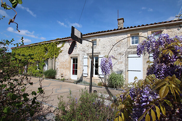 Maison à vendre - Coulonges-sur-lAutize - 7 pièces - 5 chambres