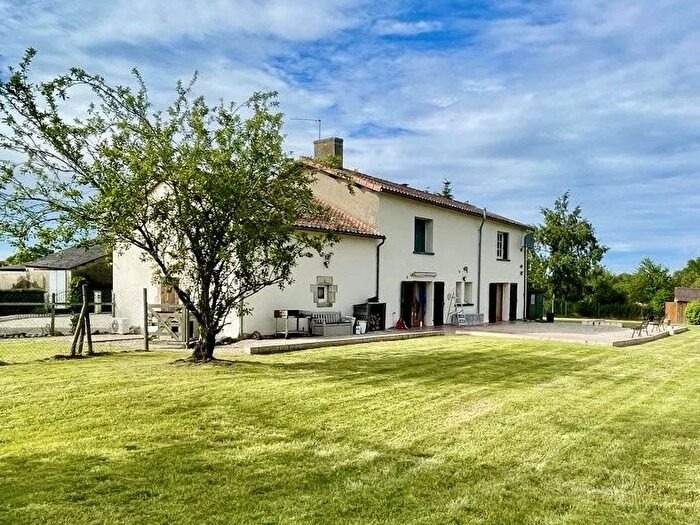 Maison à vendre - Château-Garnier - 7 pièces - 4 chambres