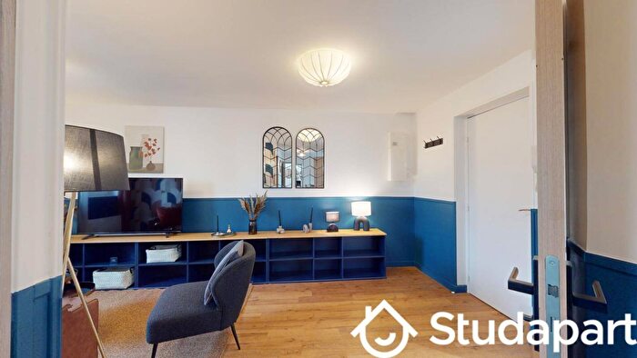 Appartement à louer - Barbâtre-Saint Remy-Verrerie, Reims - 1 pièce - 3 chambres