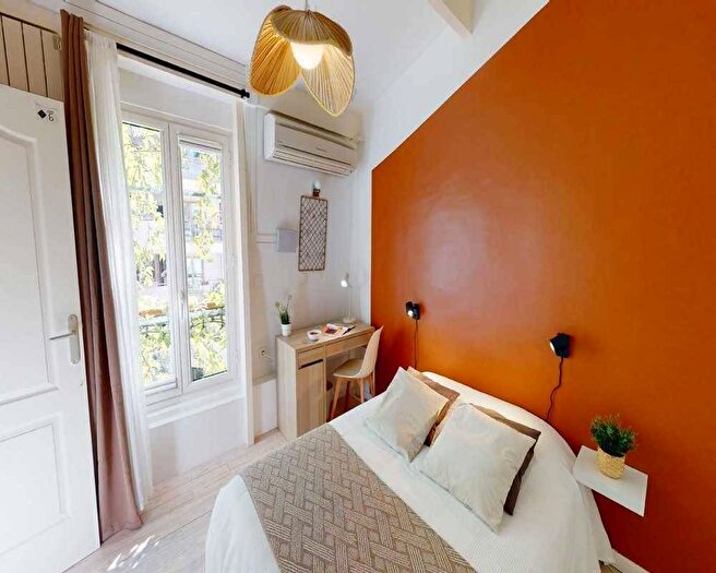 Appartement à louer - Garches - 8 pièces - 10 chambres