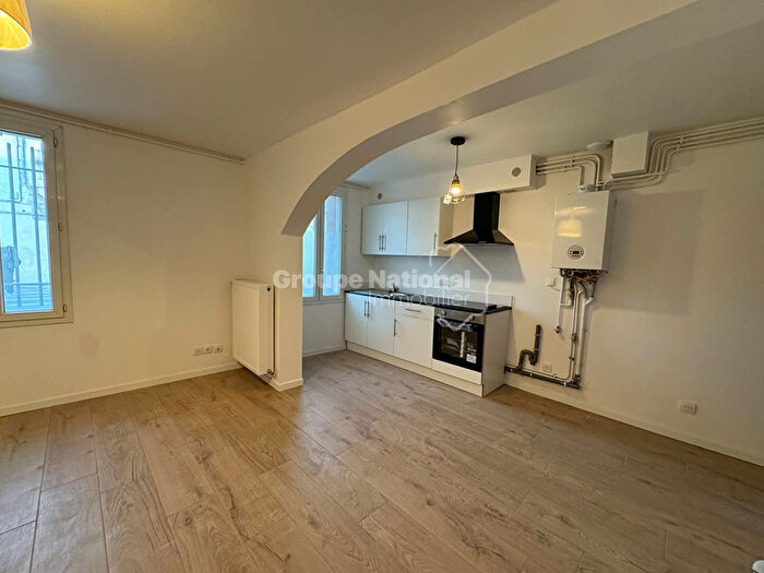 Appartement à louer - Arles, Centre-ville - 3 pièces - 2 chambres