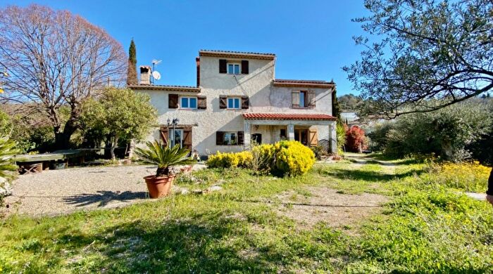 Maison à vendre - Montauroux - 8 pièces - 5 chambres