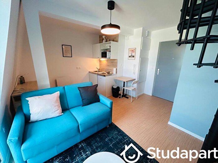 Appartement à louer - Barbâtre-Saint Remy-Verrerie, Reims - 2 pièces - 1 chambre