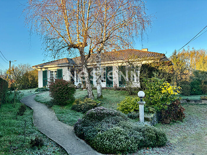 Maison à vendre - Vihiers - 4 pièces - 2 chambres