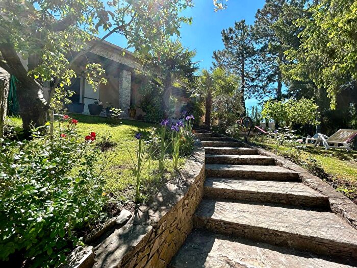 Maison à vendre - Vaison-la-Romaine - 7 pièces - 5 chambres