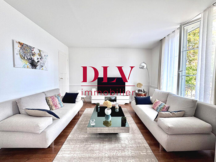 Appartement à vendre - Fontainebleau, Centre-ville - 4 pièces - 2 chambres