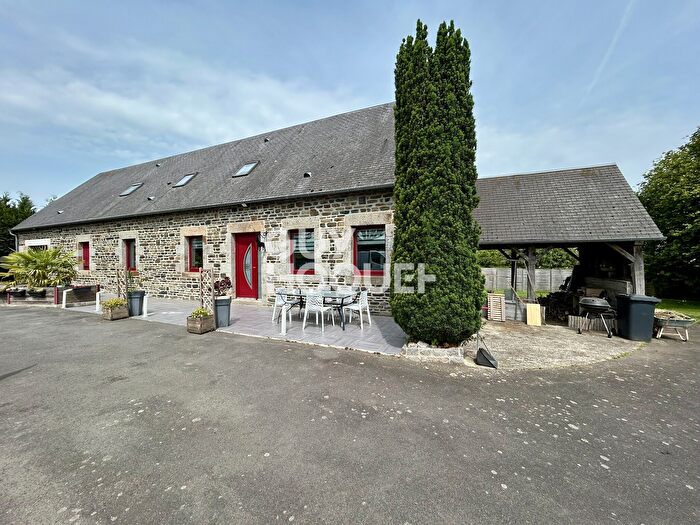 Maison 8 pièces à Vire, Bourg de Neuville, La Planche, à vendre