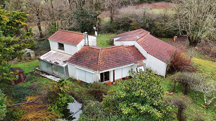 Maison à vendre - La Garnache - 6 pièces - 4 chambres