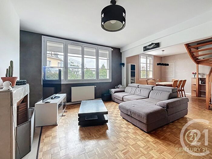 Appartement à vendre - Quartiers Centre, Saint-Hélier, Gare - 5 pièces - 3 chambres