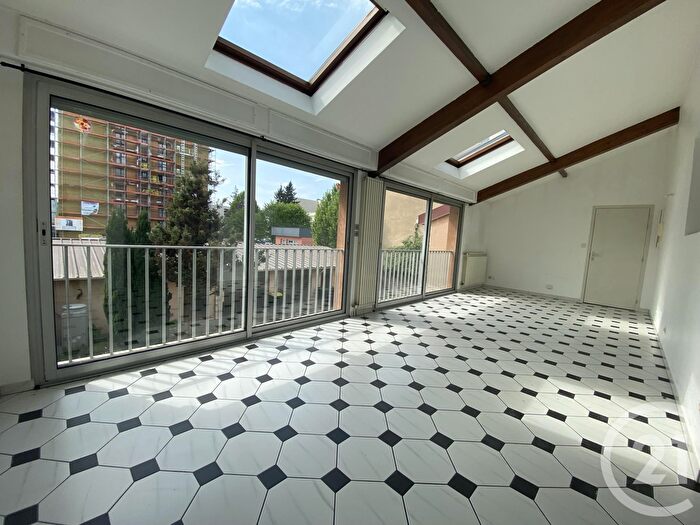 Appartement à louer - Sochaux - 5 pièces - 3 chambres