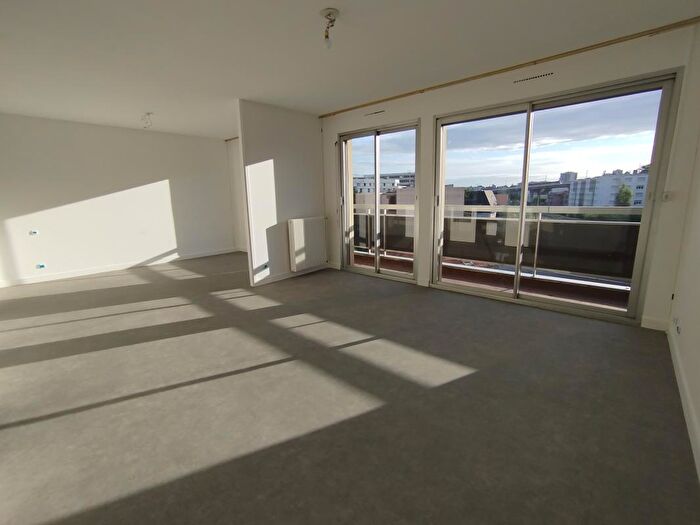 Appartement à louer - Clermont-Ferrand, Vallières, Sallins, Poncillon - 5 pièces - 3 chambres