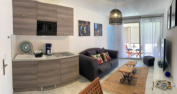 Appartement à louer - Montpellier, Antigone - 2 pièces - 1 chambre