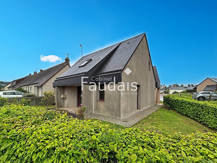 Maison 8 pièces à vendre à Saint-Symphorien-le-Valois
