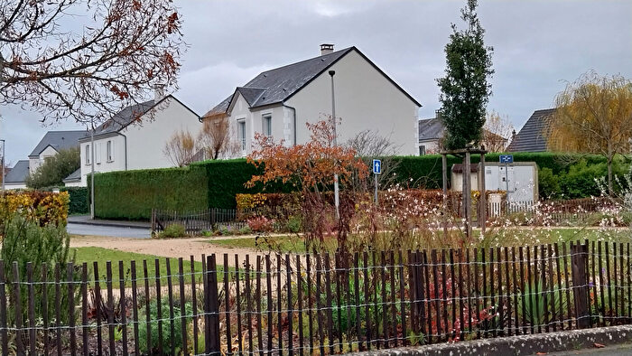 Maison à vendre - Orléans, La Binoche - 7 pièces - 5 chambres