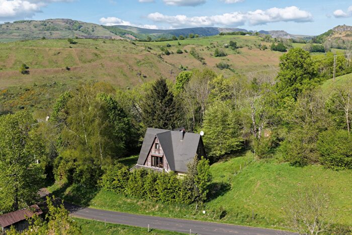 Maison 4 pièces à Saint-Projet-de-Salers, à vendre