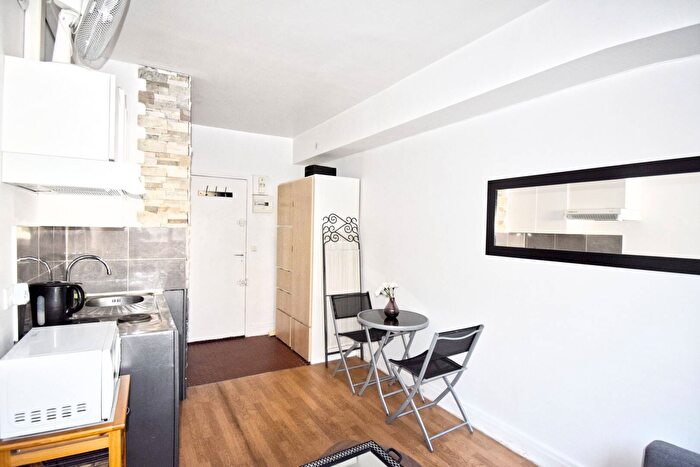 Appartement à louer - Villiers-L Michel, Levallois-Perret - 1 pièce
