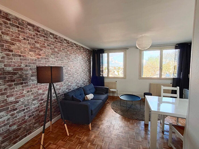 Fleury-les-Aubrais, Centre-ville, Lamballe : Appartement 1 pièce à louer