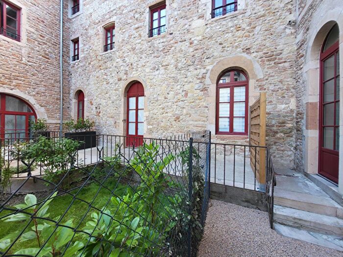 Appartement à louer - Mâcon, Centre-ville - 3 pièces - 2 chambres