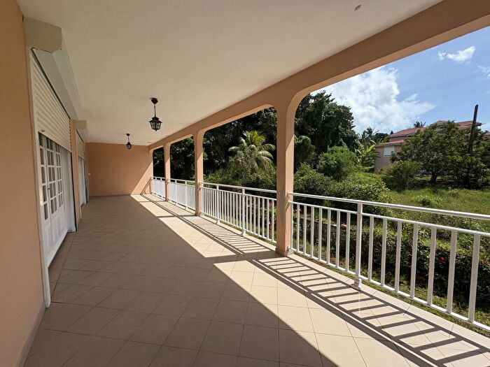 Appartement à louer - Lamentin - 5 pièces - 4 chambres