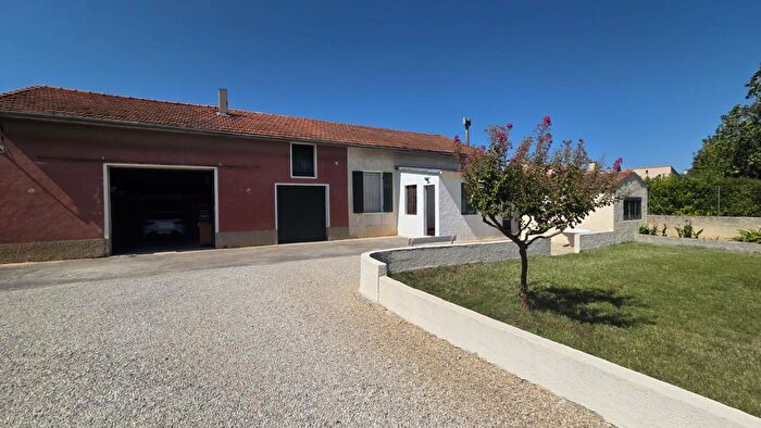 Maison à vendre - Sénas - 4 pièces - 3 chambres