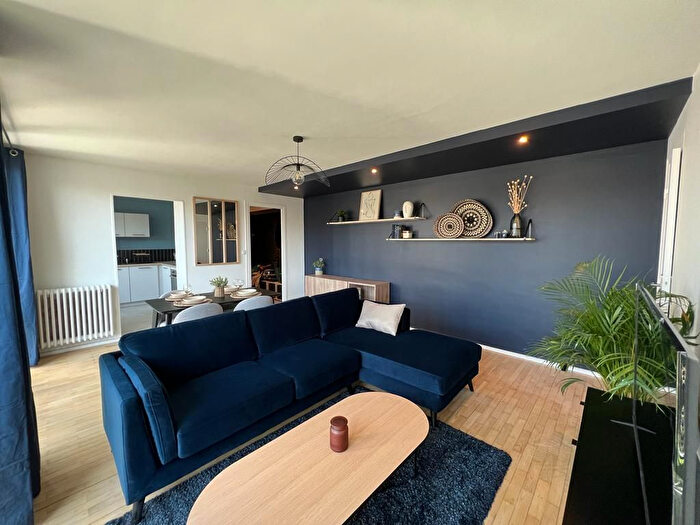 Appartement à louer - Bron, Les Genets - 4 pièces