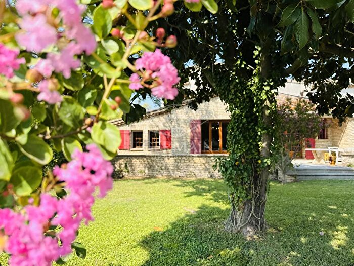 Maison 6 pièces à vendre à L'Isle-sur-la-Sorgue, Névons