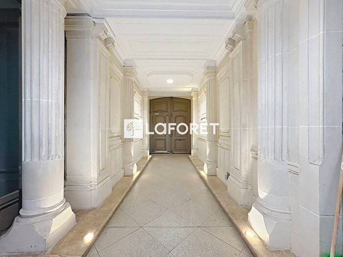 Appartement à louer - Saint Philippe du Roule, Paris ème arrondissement - 1 pièce