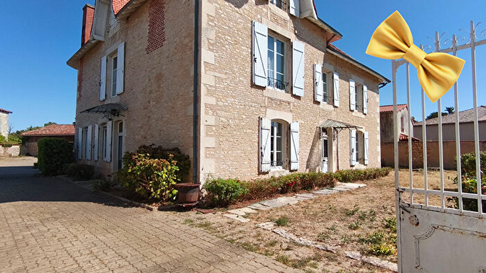 Blanzay : Maison 11 pièces à vendre