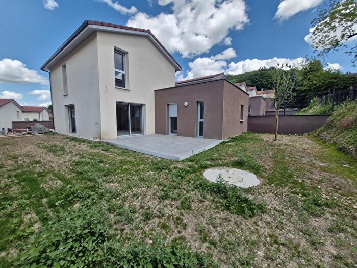 Bourgoin-Jallieu, Champfleuri et sa ceinture verte : Maison 5 pièces à louer
