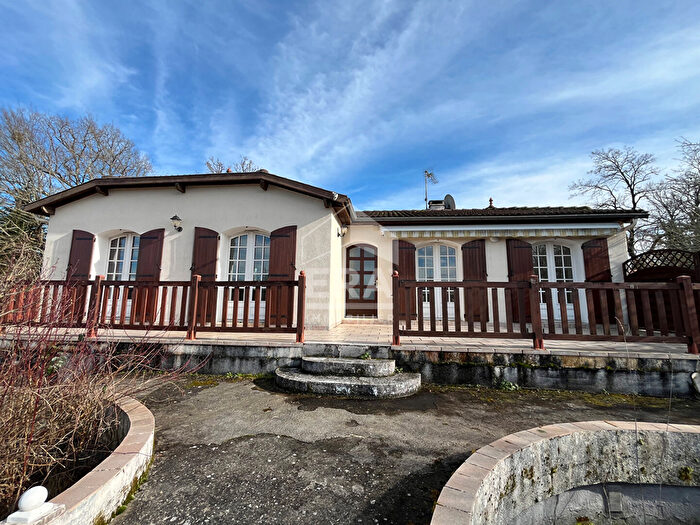 Maison à vendre - Saint-Pierre-du-Mont - 5 pièces - 4 chambres