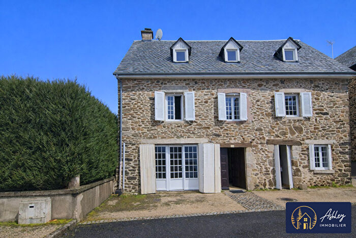 Maison à louer - Soursac - 3 pièces - 2 chambres