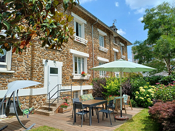 Maison à vendre - Villemomble, Centre-ville, Orangerie - 9 pièces - 6 chambres