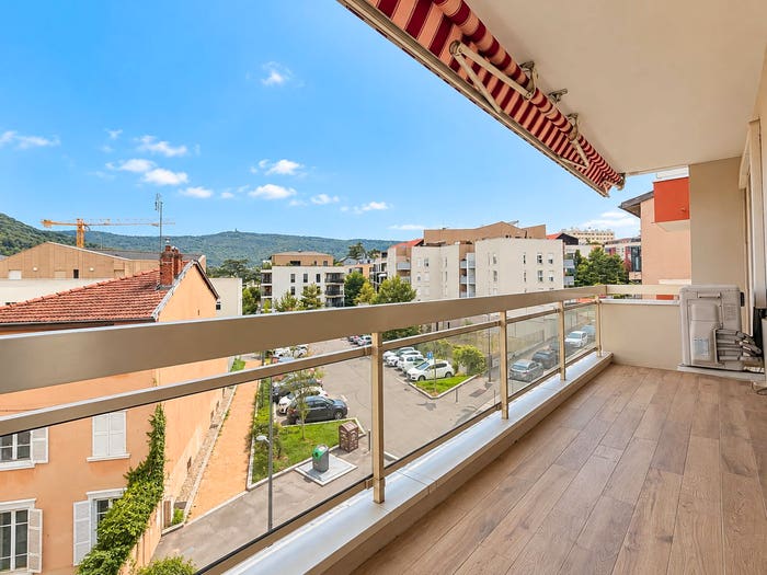 Fontaines-sur-Saône : Appartement 2 pièces à vendre