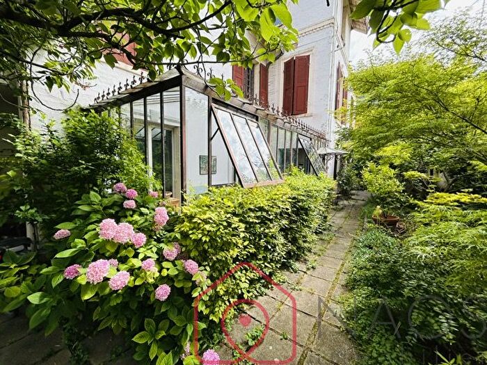 Colombes, Europe : Maison 7 pièces à vendre