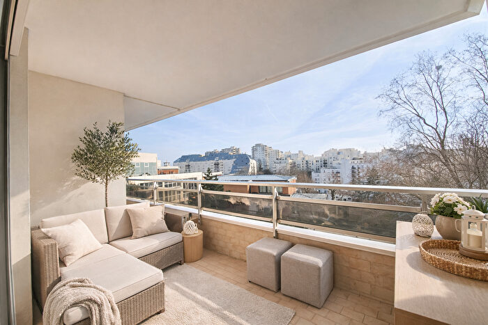 Courbevoie, Marceau République : Appartement 4 pièces à vendre