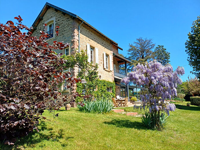 Saint-Martin-en-Haut : Maison 8 pièces à vendre