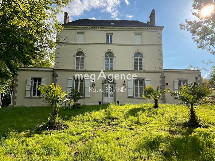 Maison à vendre - Saint-Berthevin - 11 pièces - 7 chambres