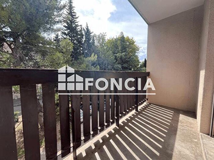 Appartement à louer - Stuart Nill-Malpeigne, Avignon - 3 pièces - 2 chambres