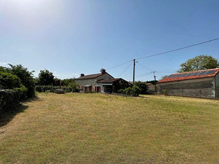 Maison à vendre - Civray - 7 pièces - 3 chambres