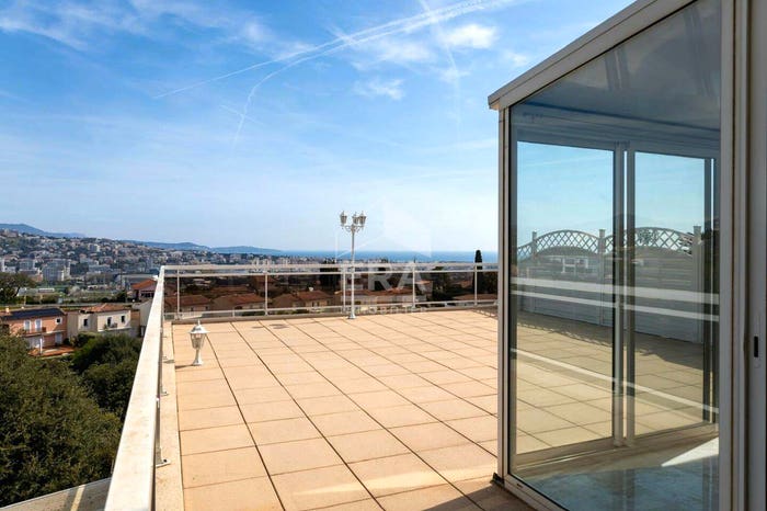 Appartement 4 pièces à Le Grimond-Plateaux Fleuris-Valliere, Saint-Laurent-du-Var, à louer