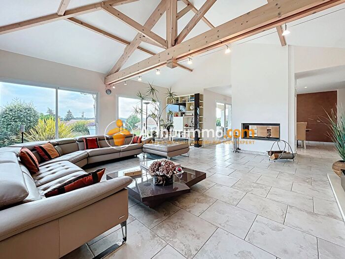 Maison à vendre - Bourgoin-Jallieu - 6 pièces - 4 chambres