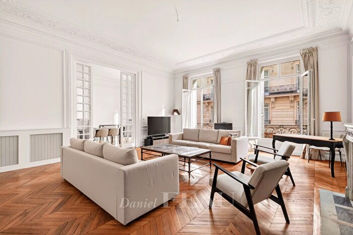 Appartement à louer - Paris e , Courcelles, Wagram - 6 pièces - 3 chambres