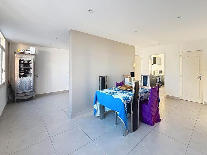 Appartement à vendre - Saint-Raphaël, Centre-ville - 3 pièces - 2 chambres